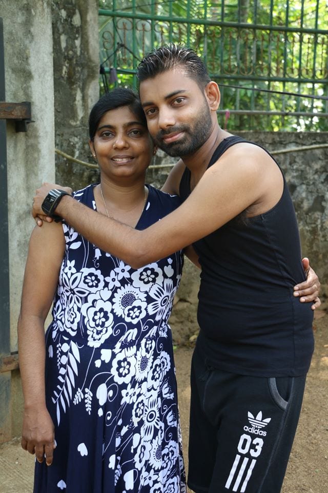 නිවාඩු දවසේ අක්කත් එක්ක බැඩ්මින්ටන් ප්ලේ කලා… (ප්ලේ කීවට ඉතිං වැඩි ...