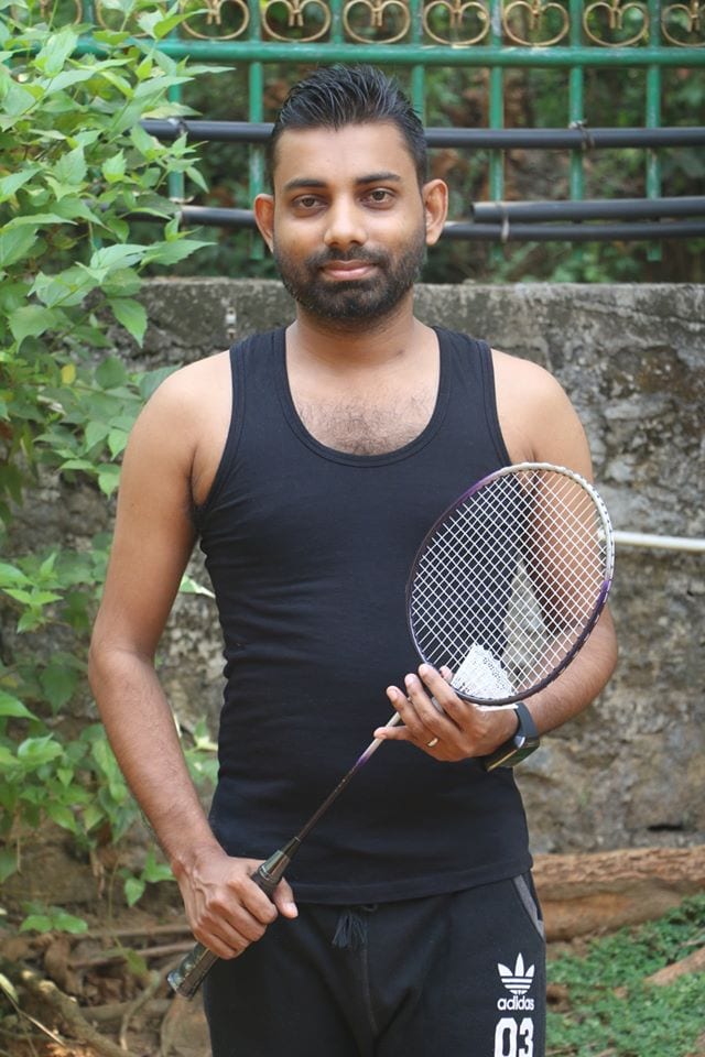 නිවාඩු දවසේ අක්කත් එක්ක බැඩ්මින්ටන් ප්ලේ කලා… (ප්ලේ කීවට ඉතිං වැඩි ...