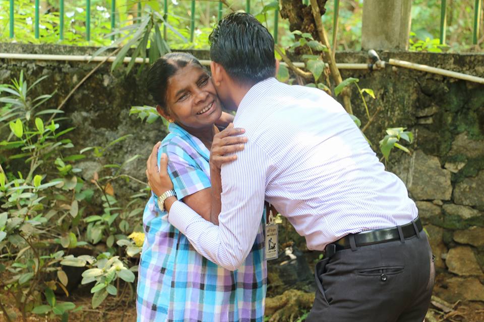 අම්මටයි, අක්කටයි උම්මා දීලා යනවා ප්‍රොජෙක්ට් එකකට – Danesh Edirisooriya